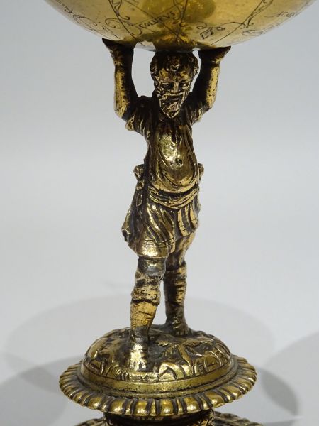Sphère céleste en cuivre gravé et doré d’après Demongenet datable entre ...